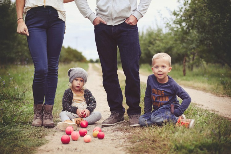 How to Capture Raw, Emotion-filled Family Pictures