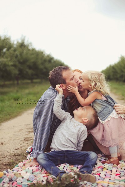 How to Capture Raw, Emotion-filled Family Pictures